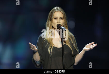 Singer Anouk representing the Netherlands performing during the Grand ...