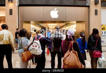 Apple store, Grand Arcade, Cambridge, UK Stock Photo - Alamy