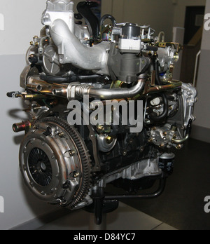 2003 Nissan YD22DDTi engine right Stock Photo - Alamy