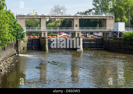 Allington Lock River Medway Maidstone Kent England Stock Photo - Alamy