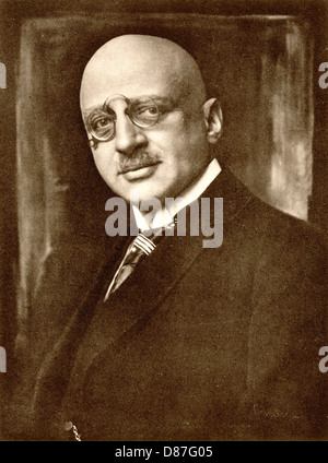 Fritz HABER (1868-1934) German chemist at work in his laboratory at ...