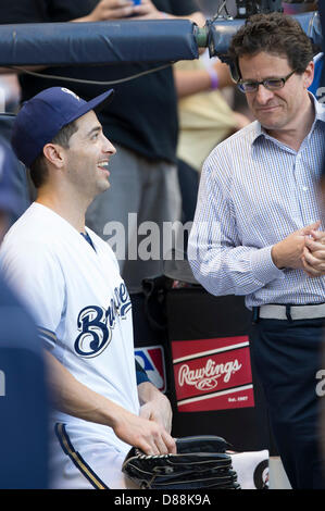 Milwaukee Brewers' owner Mark Attanasio and broadcaster Bob Uecker ...