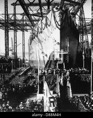 Launch of the 'Bismarck' Stock Photo - Alamy