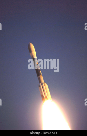Delta II 7925-10C with THEMIS on board climb into the sky Stock Photo ...
