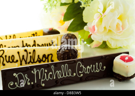 Personolized guest chocolate name plate for the wedding Stock Photo - Alamy