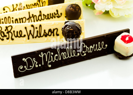 Personolized guest chocolate name plate for the wedding Stock Photo - Alamy