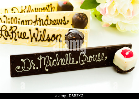 Personolized guest chocolate name plate for the wedding Stock Photo - Alamy