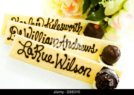 Personolized guest chocolate name plate for the wedding Stock Photo - Alamy