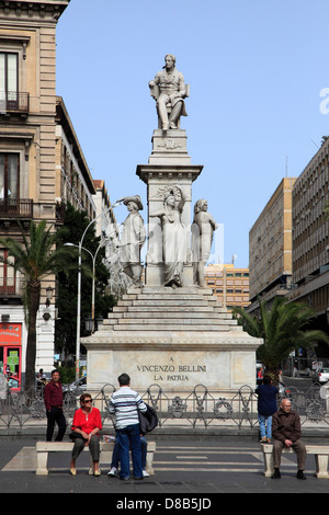bellini statue, catania, Italy Stock Photo - Alamy