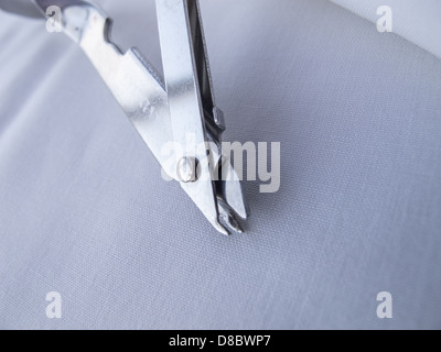Surgical instrument for removing surgical clips from healed surgical ...
