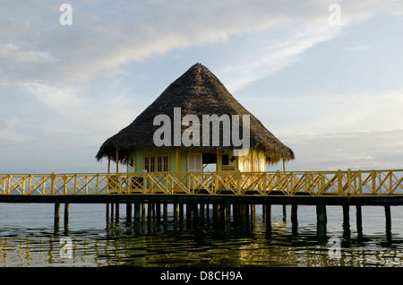 Bungalow on stilts in the water, amazing tropical nature. Maldives ...