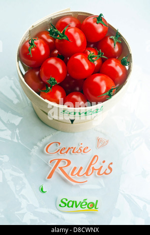 punnet of tomatoes Stock Photo - Alamy