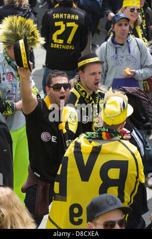Fans of BVB Borussia Dortmund having a good time in Central London ...