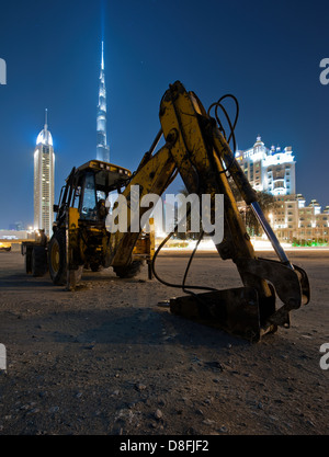 Excavator in downtown Dubai,UAE Stock Photo - Alamy