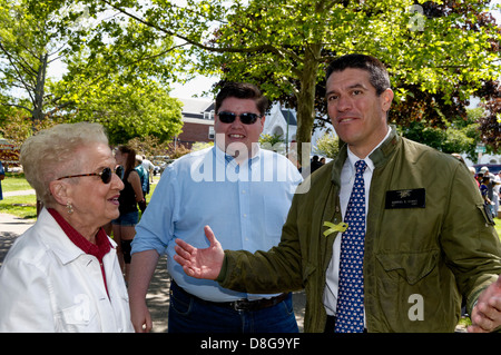 Gabriel Gomez Massachusetts Republican Senate candidate shakes hands ...