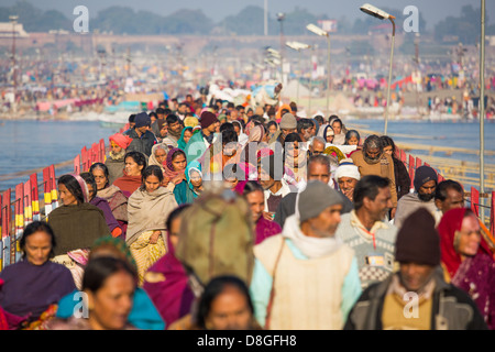 The temporary pontoon bridge Stock Photo - Alamy