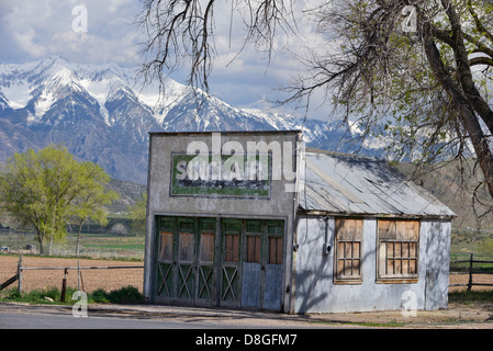 Old Sinclair gas station in Elberta, Utah Stock Photo - Alamy