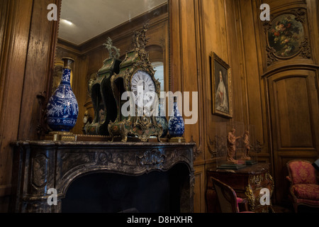 Details from renaissance-era Parisian rooms in the Musee Carnavalet ...