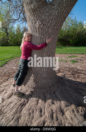 Arms wrapped around tree Stock Photo - Alamy