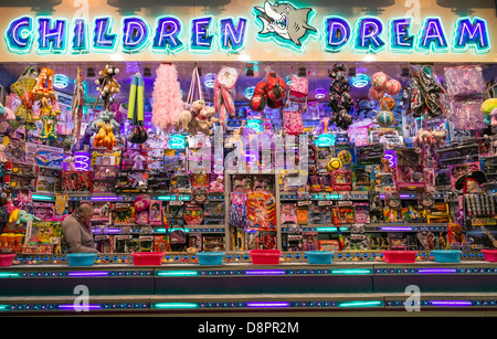 amusement arcade fairground stall game luck chance Stock Photo - Alamy