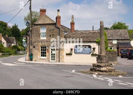 White Hart Ashton Keynes, Wiltshire, UK Stock Photo - Alamy