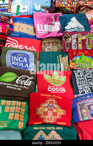 Souvenir stalls in Aguas Calientes, Machu Picchu Town, Peru Stock Photo ...