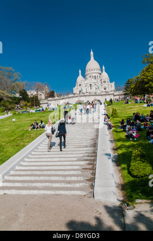 Basilique of the Sacré Coeur, steps leading to the church at the top of ...