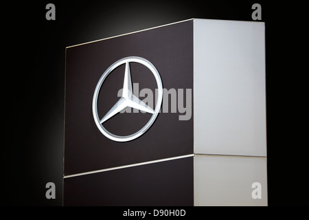 Signs and symbols, Mercedes-Benz logo Stock Photo - Alamy