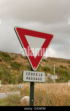 Cedez Le Passage Give Way road sign Stock Photo - Alamy