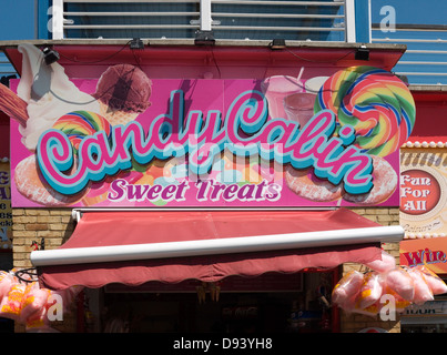 candy floss shop seaside sweets Stock Photo - Alamy