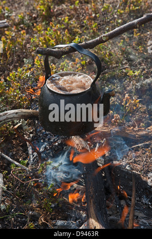 Hanging kettle over an open fire Stock Photo - Alamy