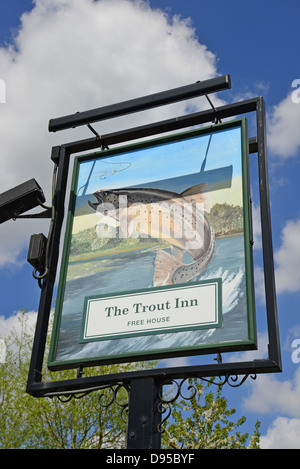 The Trout Inn pub sign, Lower Wolvercote, Wolvercote, Oxford ...