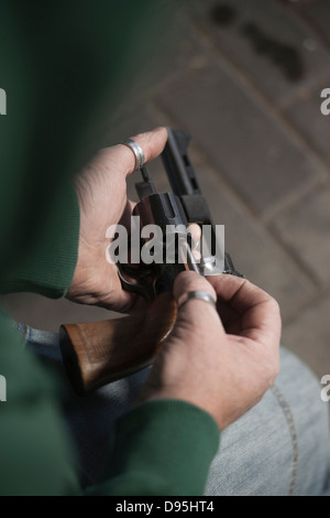 people load bullets into revolver gun Stock Photo - Alamy