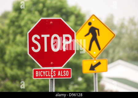 American traffic signs Stock Photo - Alamy