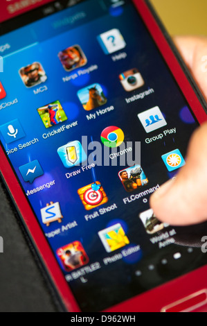 Screen of mobile phone with Android applications icons Stock Photo - Alamy