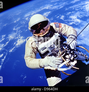 Astronaut Edward H. White II during E.V.A (June 3, 1965 Stock Photo - Alamy