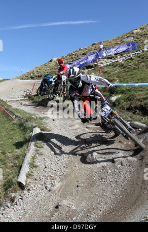 Sam Dale Madison Saracen Downhill Team on the course at the World Cup ...