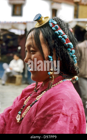 People leaving in Tibet ,china with their tradition Stock Photo - Alamy