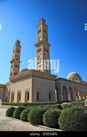 Mosque of Bahla. The oasis town of Bahla is one of the oldest king's ...