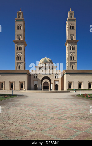 Mosque of Bahla. The oasis town of Bahla is one of the oldest king's ...