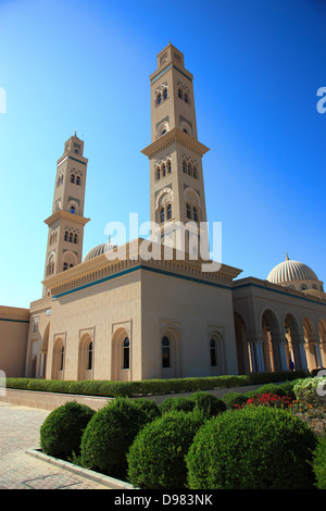 Mosque of Bahla. The oasis town of Bahla is one of the oldest king's ...