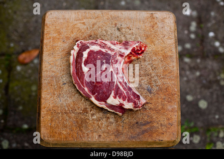Germany, Duesseldorf, Raw beef on wood block Stock Photo - Alamy