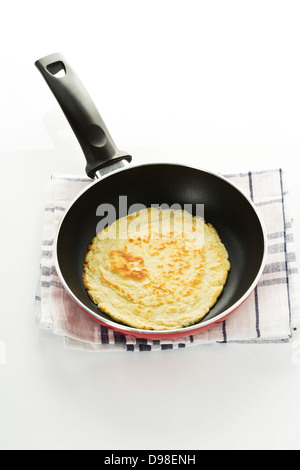Pancake in frying pan, close up Stock Photo - Alamy