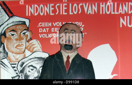 Dutch Communist election poster 1933 with a Polish statue of Lenin in ...