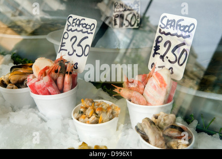 Tubby Isaacs' seafood stall in Aldgate Stock Photo - Alamy