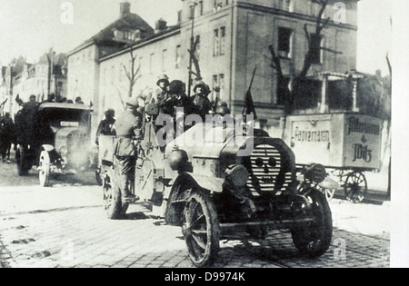 Freikorps unit takes to the streets in Berlin during unrest in the ...