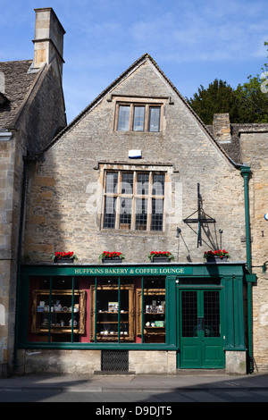 Huffkins Cotswolds bakery and tea rooms window, Stow on the Wold ...