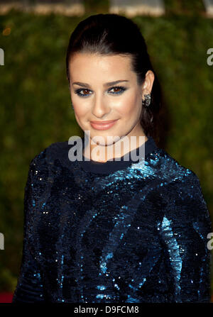 Lea Michele 2011 Vanity Fair Oscar Party at Sunset Tower Hotel ...