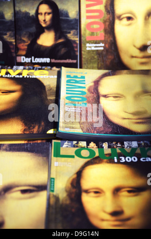 LA JOCONDE AT THE GIFT SHOP , LOUVRE MUSEUM Stock Photo - Alamy