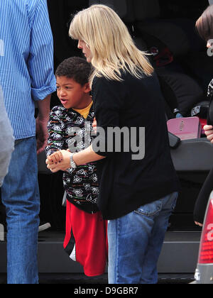 Henry Samuel out and about in Brentwood Los Angeles, California - 12.03 ...